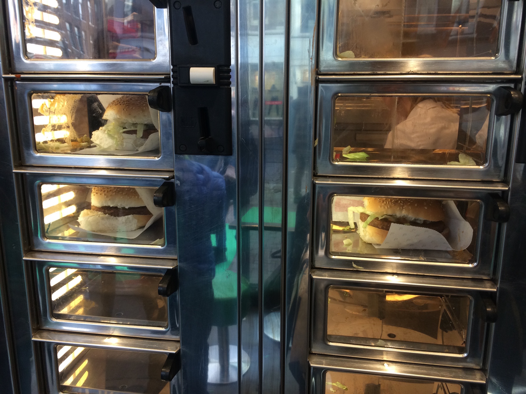 'Gepaneerde dode diertjes lijken minder erg' - OneWorld